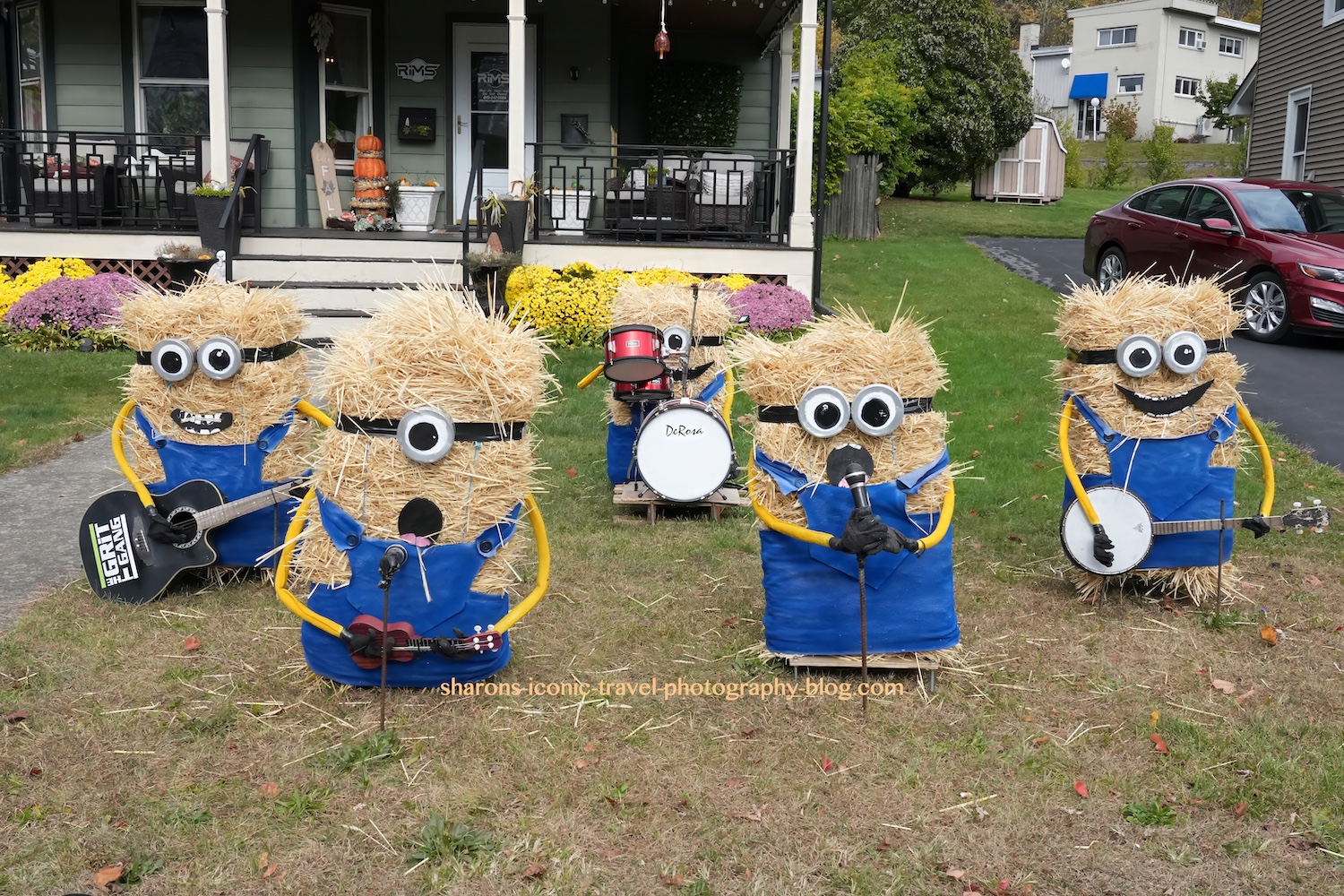 Minions Hay Bale Halloween 2024 – Sharon's Iconic Travel Photography Blog