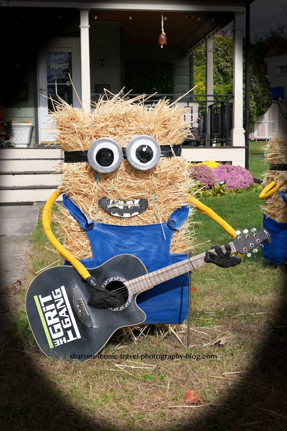 Minions Hay Bale Halloween 2024 – Sharon's Iconic Travel Photography Blog