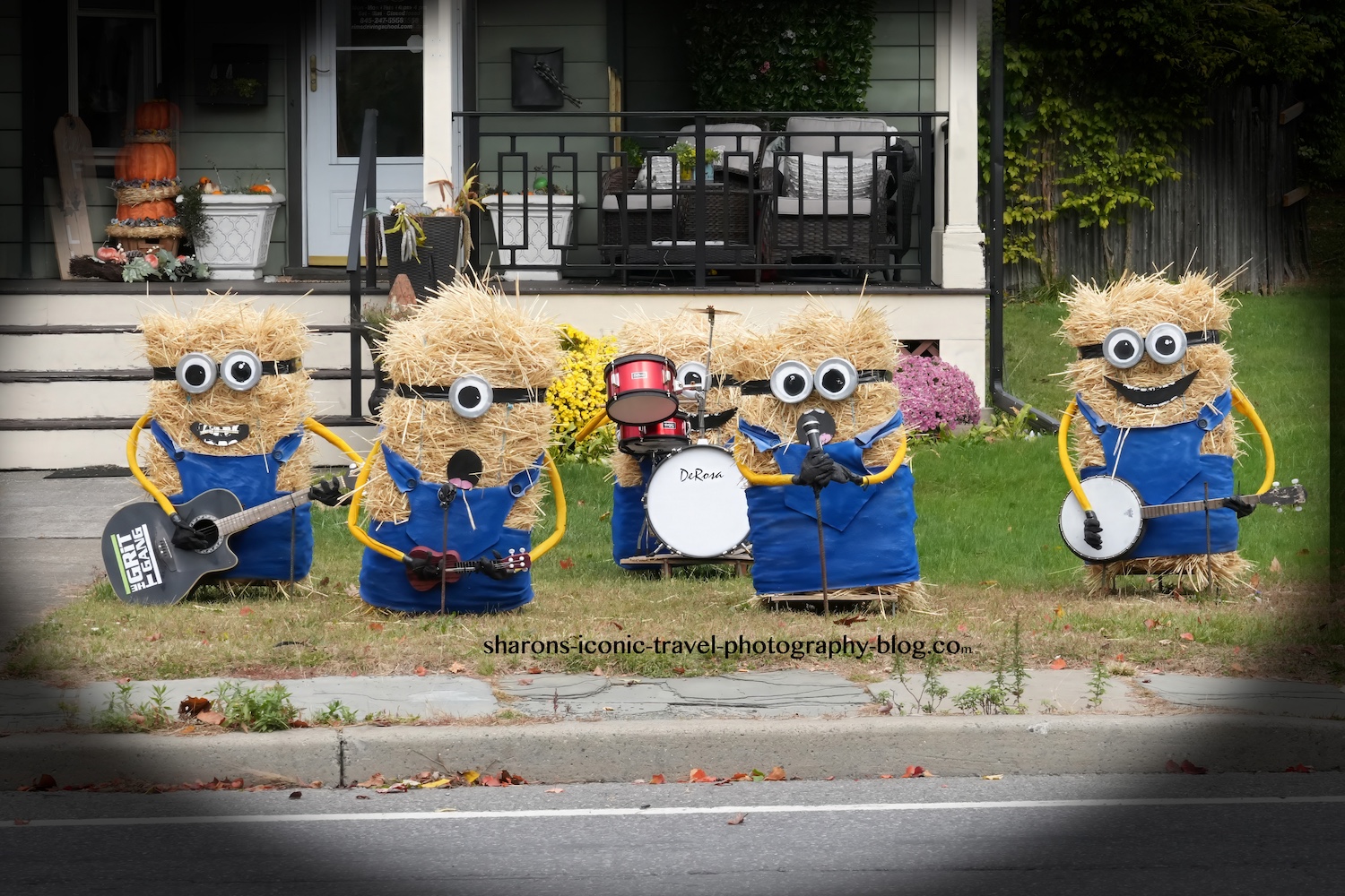 Minions Hay Bale Halloween 2024 – Sharon's Iconic Travel Photography Blog