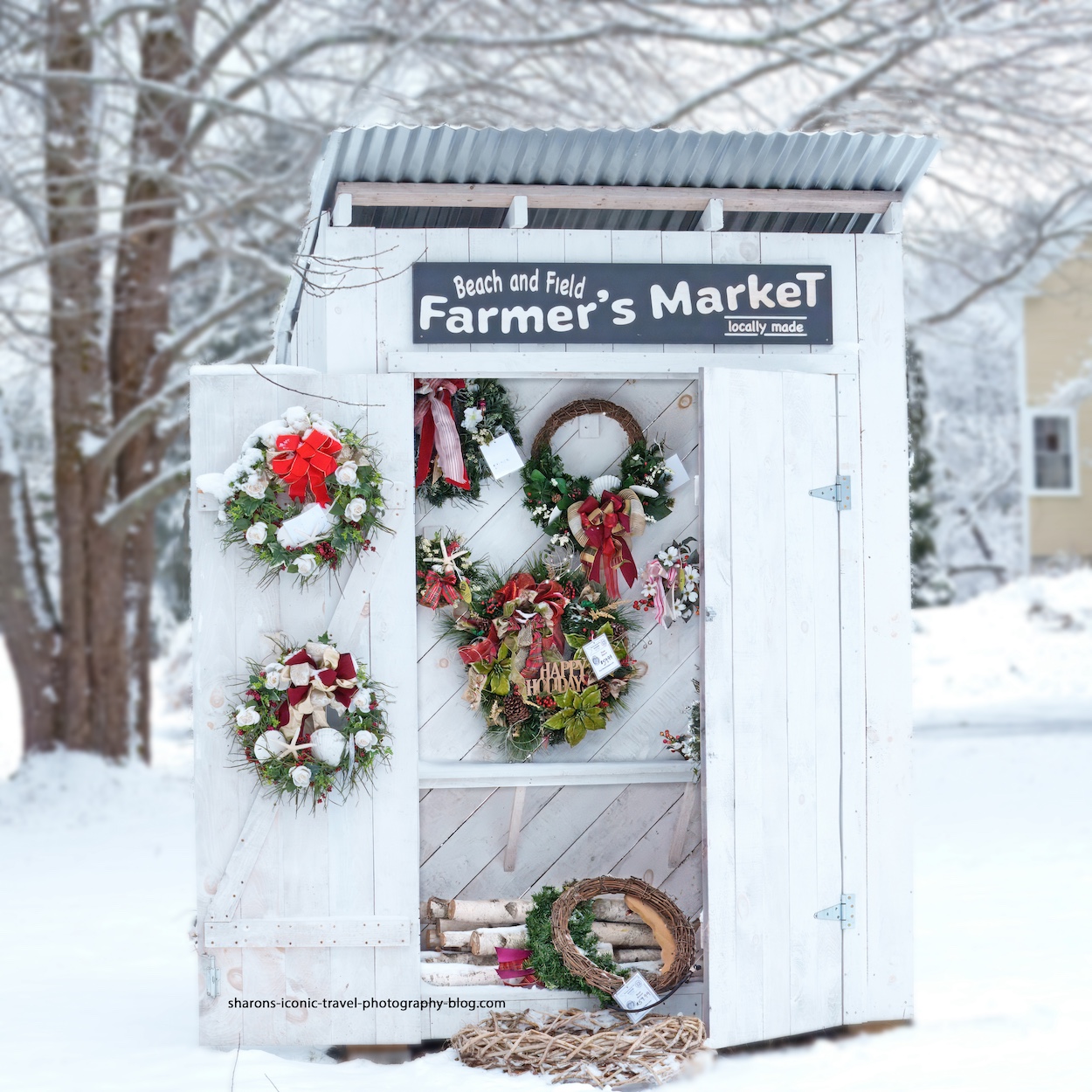 Maine Christmas Wreath Booth – Sharon's Iconic Travel Photography Blog