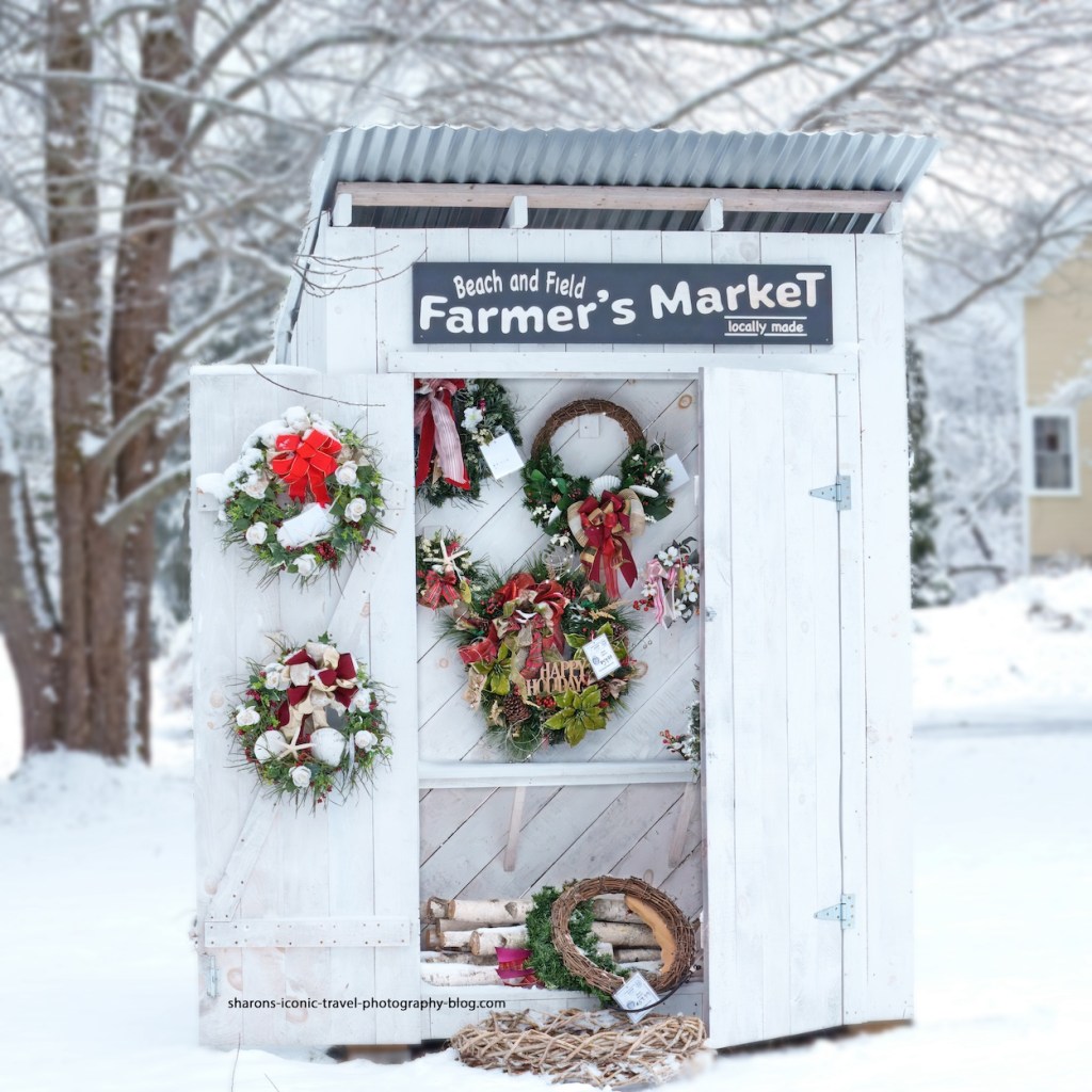 Maine Christmas Wreath Booth – Sharon's Iconic Travel Photography Blog